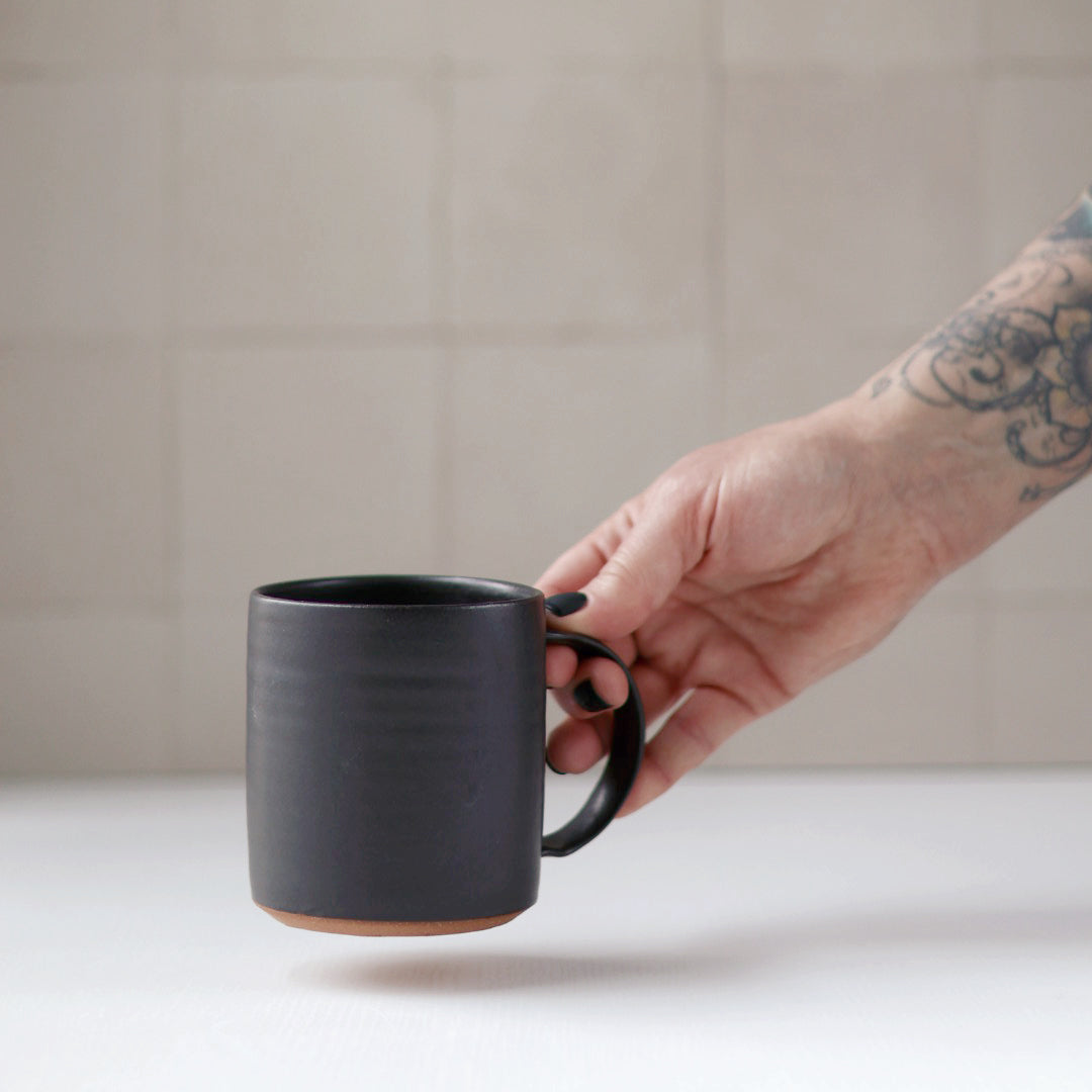 Smooth Mug in Black – Rebecca Graves Pottery